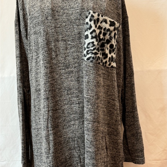 Easel Los Angeles | Tops | 55 Easel Gray Top With Black Leopard Print ...